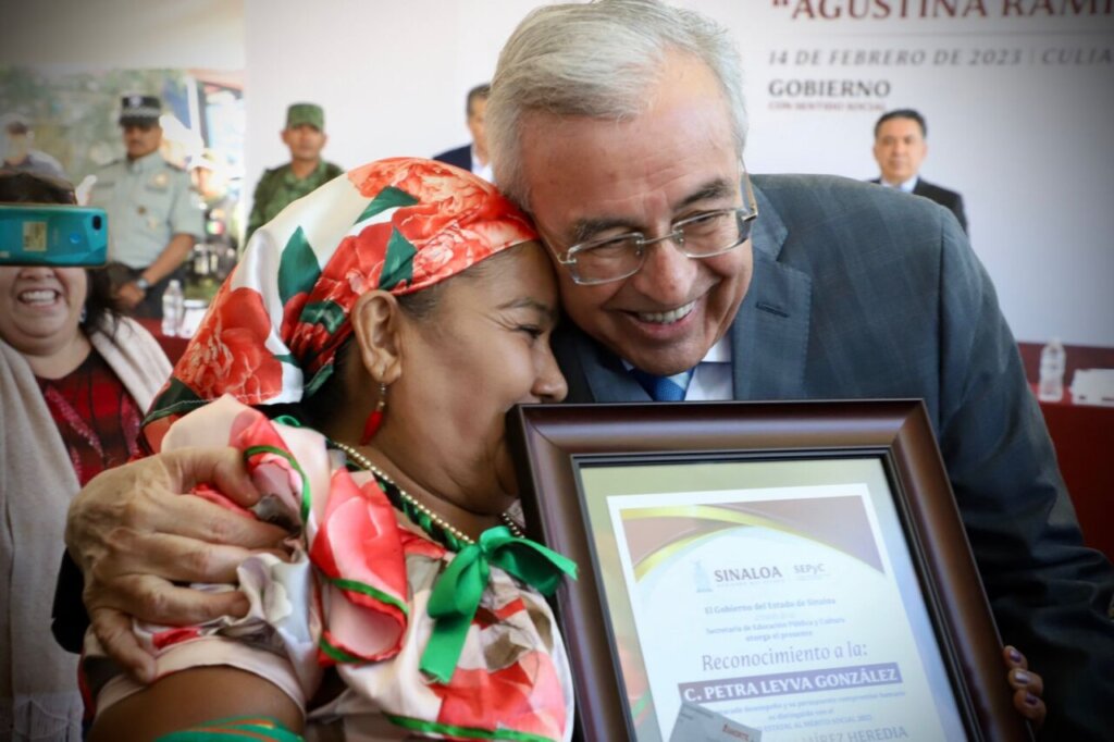 Rocha entrega la medalla "Agustina Ramírez" a Petra Leyva, una ...