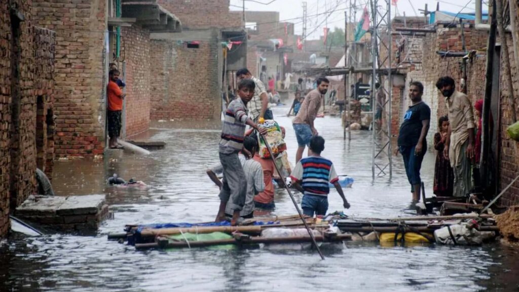 Catastróficas inundaciones en Pakistán dejan 1,000 muertos y millones ...